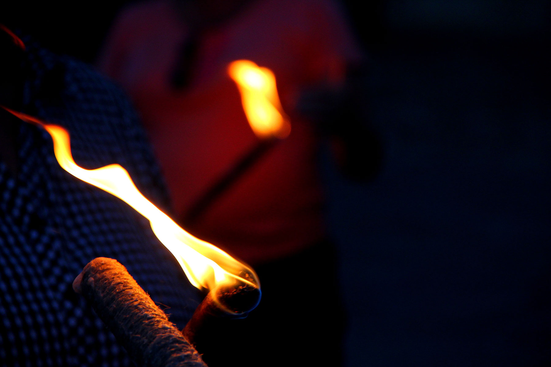 Ce soir on visite Villeneuve d'Aveyron à la lumière des flambeaux